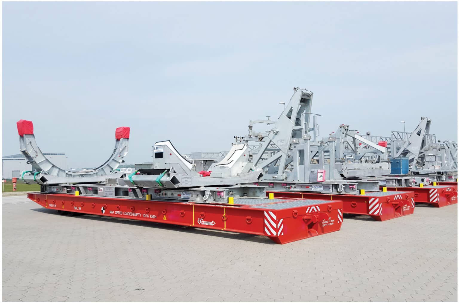 The roll trailer ensures safe and efficient transport of heavy loads ...